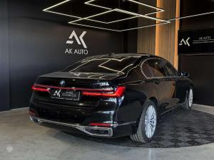 Black BMW 750 2019 in Kaunas, with an engine capacity of 2.99 L and mileage of 125 thousand km for 34990 €, photo 12 on AUTOMOTO.COM.LV