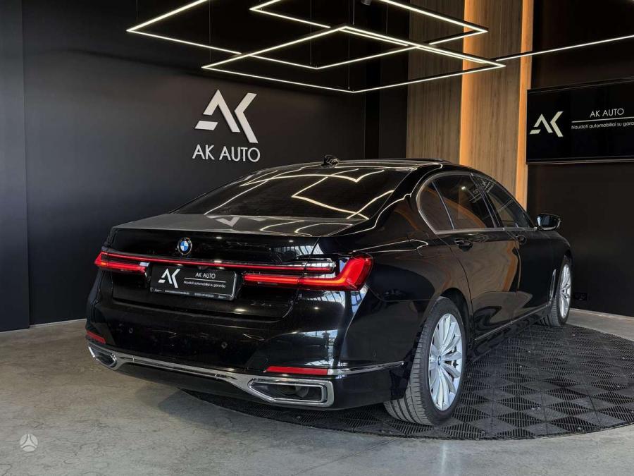 Black BMW 750 2019 in Kaunas, with an engine capacity of 2.99 L and mileage of 125 thousand km for 34990 €, photo 12 on AUTOMOTO.COM.LV