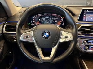 Black BMW 750 2019 in Kaunas, with an engine capacity of 2.99 L and mileage of 125 thousand km for 34990 €, photo 14 on AUTOMOTO.COM.LV