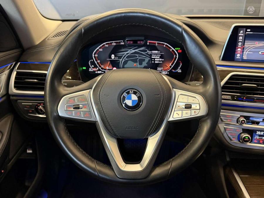Black BMW 750 2019 in Kaunas, with an engine capacity of 2.99 L and mileage of 125 thousand km for 34990 €, photo 14 on AUTOMOTO.COM.LV