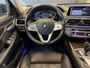 Black BMW 750 2019 in Kaunas, with an engine capacity of 2.99 L and mileage of 125 thousand km for 34990 €, photo 15 on AUTOMOTO.COM.LV