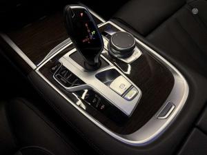 Black BMW 750 2019 in Kaunas, with an engine capacity of 2.99 L and mileage of 125 thousand km for 34990 €, photo 20 on AUTOMOTO.COM.LV