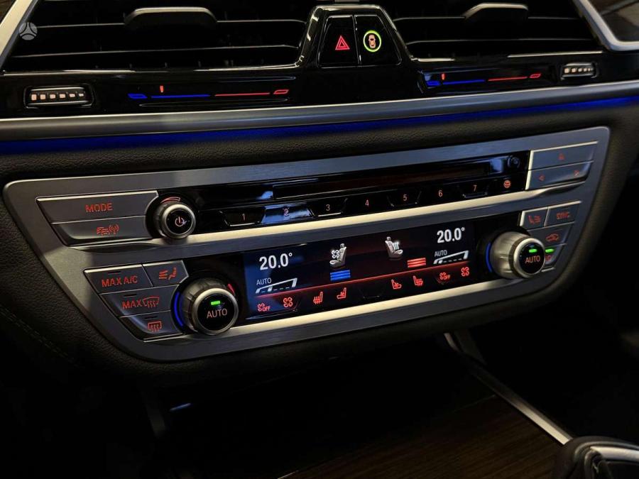Black BMW 750 2019 in Kaunas, with an engine capacity of 2.99 L and mileage of 125 thousand km for 34990 €, photo 21 on AUTOMOTO.COM.LV