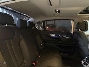 Black BMW 750 2019 in Kaunas, with an engine capacity of 2.99 L and mileage of 125 thousand km for 34990 €, photo 24 on AUTOMOTO.COM.LV