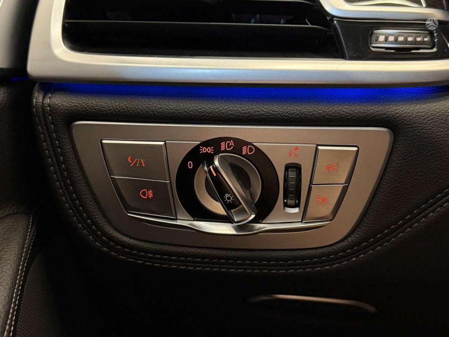 Black BMW 750 2019 in Kaunas, with an engine capacity of 2.99 L and mileage of 125 thousand km for 34990 €, photo 29 on AUTOMOTO.COM.LV