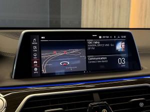 Black BMW 750 2019 in Kaunas, with an engine capacity of 2.99 L and mileage of 125 thousand km for 34990 €, photo 34 on AUTOMOTO.COM.LV