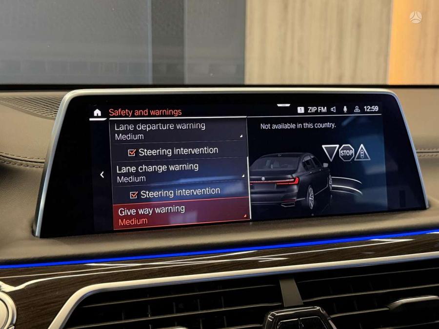 Black BMW 750 2019 in Kaunas, with an engine capacity of 2.99 L and mileage of 125 thousand km for 34990 €, photo 36 on AUTOMOTO.COM.LV