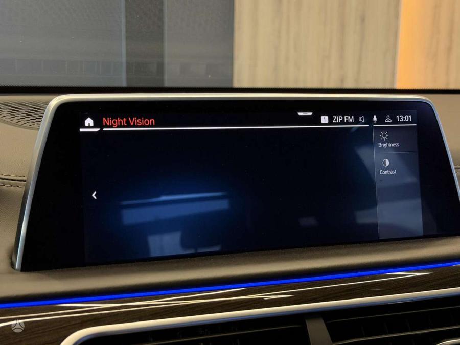 Black BMW 750 2019 in Kaunas, with an engine capacity of 2.99 L and mileage of 125 thousand km for 34990 €, photo 40 on AUTOMOTO.COM.LV