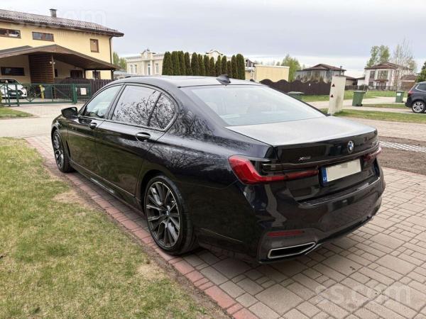 Black BMW 750 2020 in Riga, with an engine capacity of 4.40 L and mileage of 70 thousand km for 47000 €, photo 3 on AUTOMOTO.COM.LV