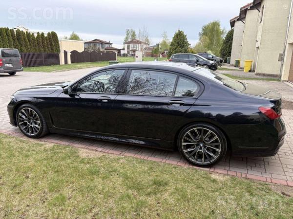 Black BMW 750 2020 in Riga, with an engine capacity of 4.40 L and mileage of 70 thousand km for 47000 €, photo 5 on AUTOMOTO.COM.LV