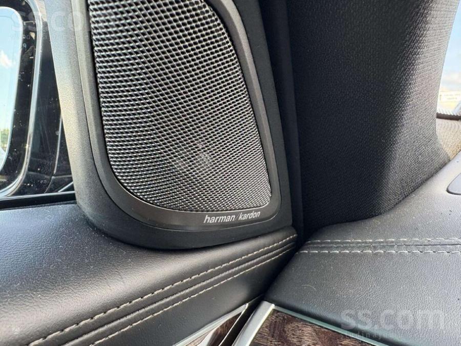 Melns BMW 750 2020 Rīga, ar dzinēja tilpumu 4.40 L un nobraukumu 70 tūkst. km par 47000 €, foto 24 vietnē AUTOMOTO.COM.LV