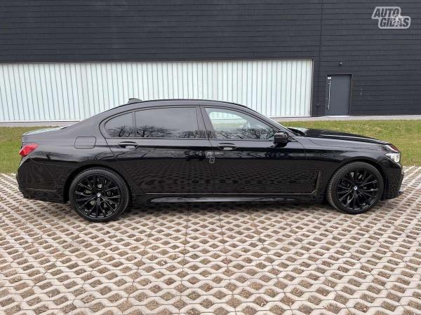 BMW 750 2020 Viļņa vietnē Melns BMW 750 2020 Viļņa, ar dzinēja tilpumu 4.40 L un nobraukumu 71 tūkst. km par 50500 €, foto 7 vietnē AUTOMOTO.COM.LV