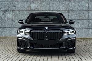 Black BMW 750 2020 in Klaipeda, with an engine capacity of 4.40 L and mileage of 59 thousand km for 39850 €, photo 3 on AUTOMOTO.COM.LV