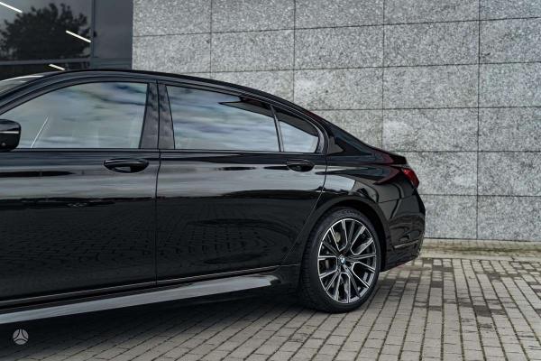 Black BMW 750 2020 in Klaipeda, with an engine capacity of 4.40 L and mileage of 59 thousand km for 39850 €, photo 9 on AUTOMOTO.COM.LV