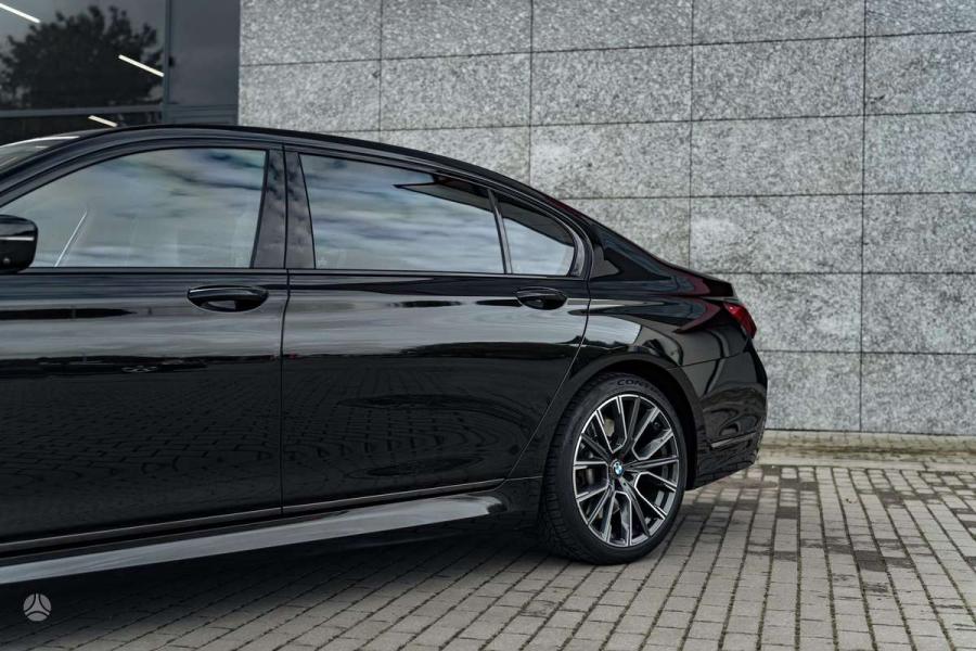 Black BMW 750 2020 in Klaipeda, with an engine capacity of 4.40 L and mileage of 59 thousand km for 39850 €, photo 9 on AUTOMOTO.COM.LV