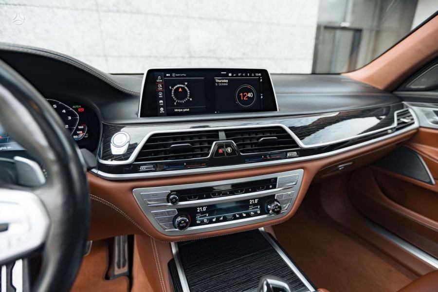 Black BMW 750 2020 in Klaipeda, with an engine capacity of 4.40 L and mileage of 59 thousand km for 39850 €, photo 26 on AUTOMOTO.COM.LV