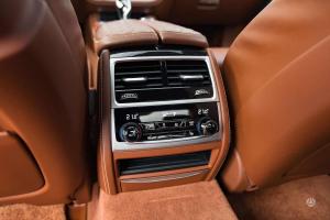 Black BMW 750 2020 in Klaipeda, with an engine capacity of 4.40 L and mileage of 59 thousand km for 39850 €, photo 33 on AUTOMOTO.COM.LV