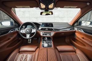 Black BMW 750 2020 in Klaipeda, with an engine capacity of 4.40 L and mileage of 59 thousand km for 39850 €, photo 34 on AUTOMOTO.COM.LV