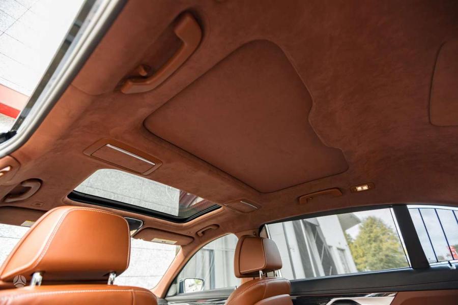 Black BMW 750 2020 in Klaipeda, with an engine capacity of 4.40 L and mileage of 59 thousand km for 39850 €, photo 36 on AUTOMOTO.COM.LV