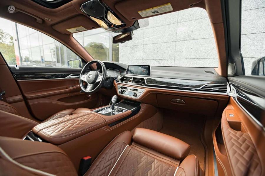 Black BMW 750 2020 in Klaipeda, with an engine capacity of 4.40 L and mileage of 59 thousand km for 39850 €, photo 37 on AUTOMOTO.COM.LV