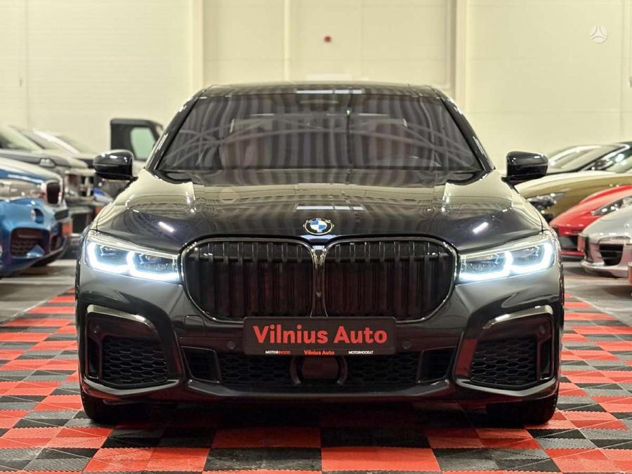 Melns BMW 750 2022 Viļņa, ar dzinēja tilpumu 4.40 L un nobraukumu 70 tūkst. km par 52990 €, foto 2 vietnē AUTOMOTO.COM.LV
