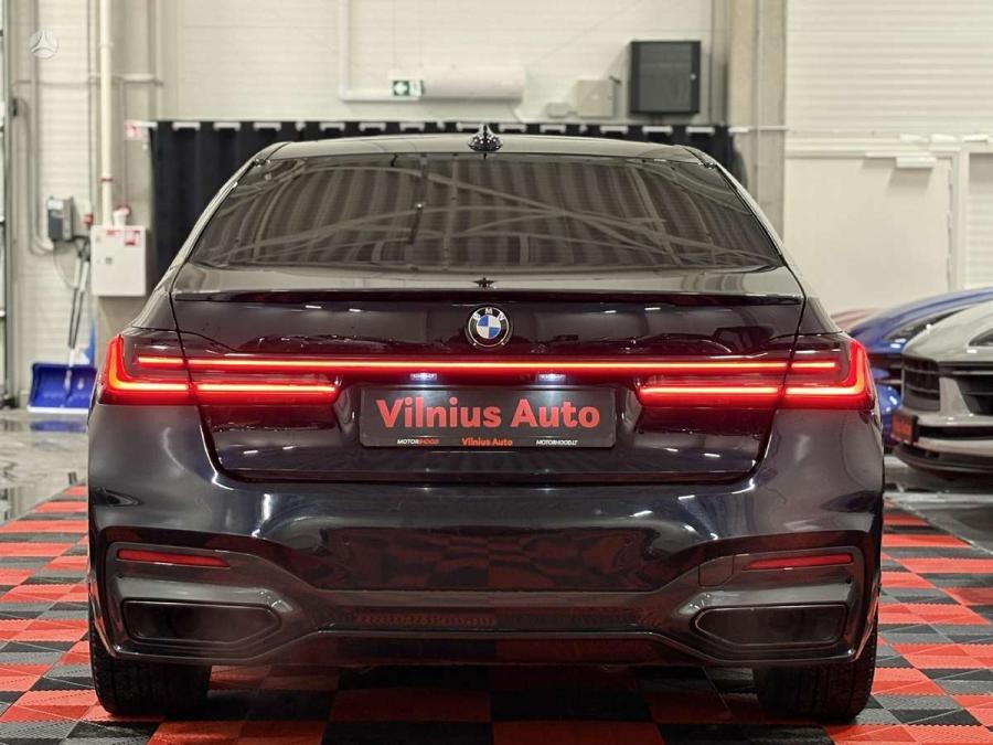 Melns BMW 750 2022 Viļņa, ar dzinēja tilpumu 4.40 L un nobraukumu 70 tūkst. km par 52990 €, foto 5 vietnē AUTOMOTO.COM.LV
