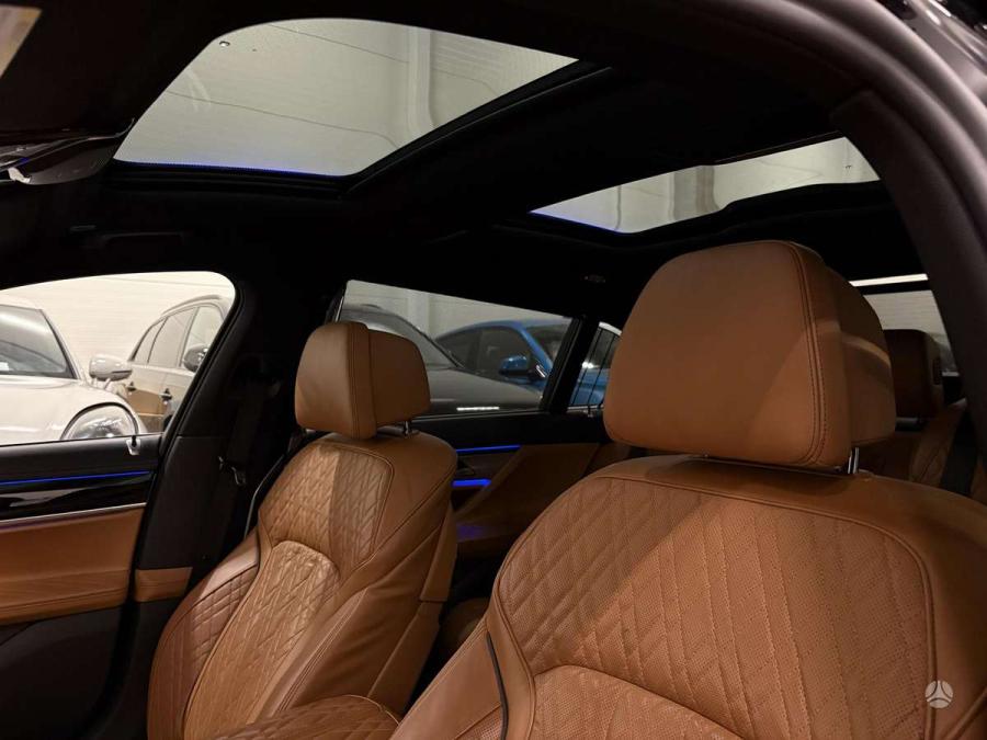 Melns BMW 750 2022 Viļņa, ar dzinēja tilpumu 4.40 L un nobraukumu 70 tūkst. km par 52990 €, foto 16 vietnē AUTOMOTO.COM.LV