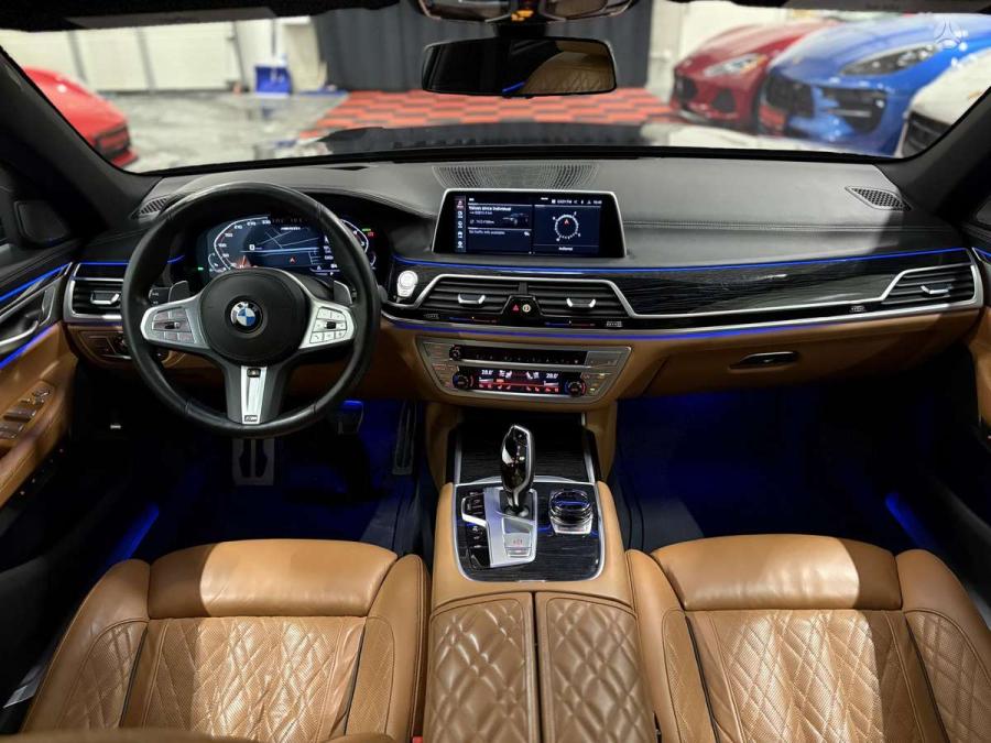 Melns BMW 750 2022 Viļņa, ar dzinēja tilpumu 4.40 L un nobraukumu 70 tūkst. km par 52990 €, foto 20 vietnē AUTOMOTO.COM.LV