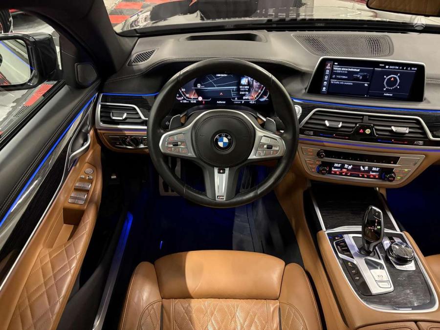 Melns BMW 750 2022 Viļņa, ar dzinēja tilpumu 4.40 L un nobraukumu 70 tūkst. km par 52990 €, foto 21 vietnē AUTOMOTO.COM.LV