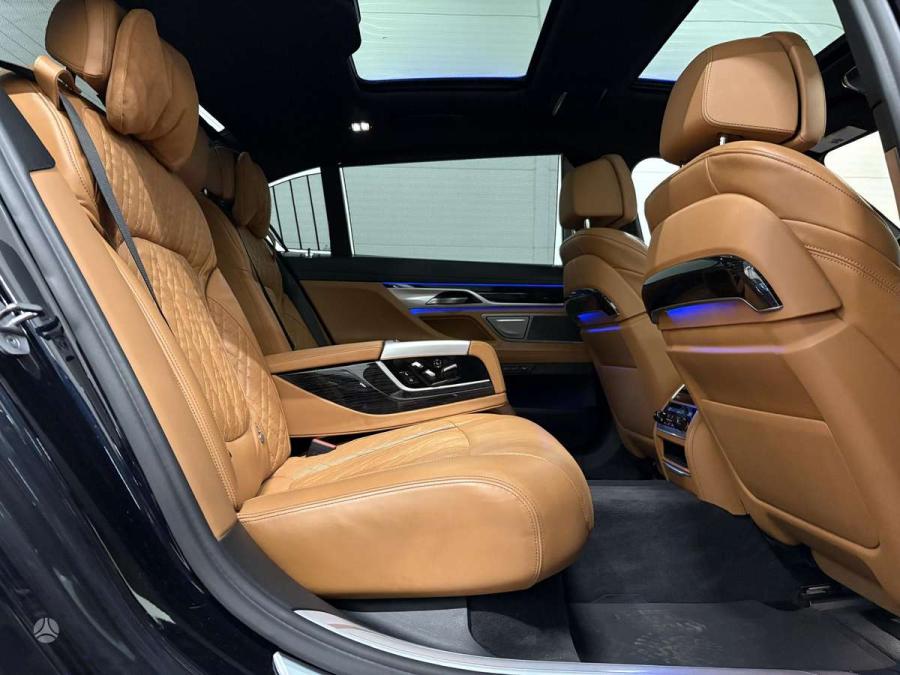 Melns BMW 750 2022 Viļņa, ar dzinēja tilpumu 4.40 L un nobraukumu 70 tūkst. km par 52990 €, foto 36 vietnē AUTOMOTO.COM.LV