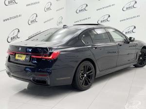 Black BMW 750 2022 in Vilnius, with an engine capacity of 4.40 L and mileage of 76 thousand km for 43900 €, photo 4 on AUTOMOTO.COM.LV