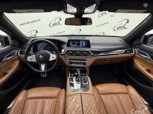 Black BMW 750 2022 in Vilnius, with an engine capacity of 4.40 L and mileage of 76 thousand km for 43900 €, photo 5 on AUTOMOTO.COM.LV