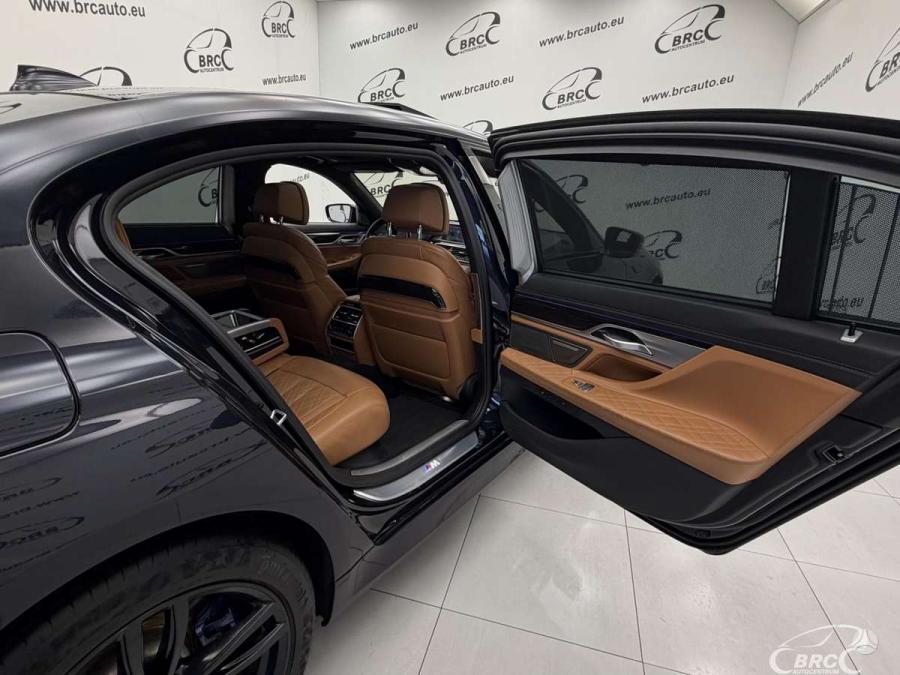 Black BMW 750 2022 in Vilnius, with an engine capacity of 4.40 L and mileage of 76 thousand km for 43900 €, photo 17 on AUTOMOTO.COM.LV