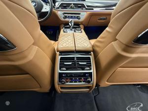 Black BMW 750 2022 in Vilnius, with an engine capacity of 4.40 L and mileage of 76 thousand km for 43900 €, photo 22 on AUTOMOTO.COM.LV