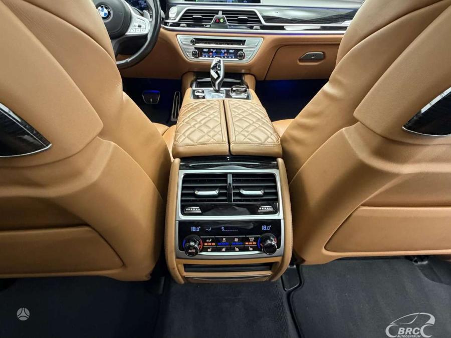 Black BMW 750 2022 in Vilnius, with an engine capacity of 4.40 L and mileage of 76 thousand km for 43900 €, photo 22 on AUTOMOTO.COM.LV