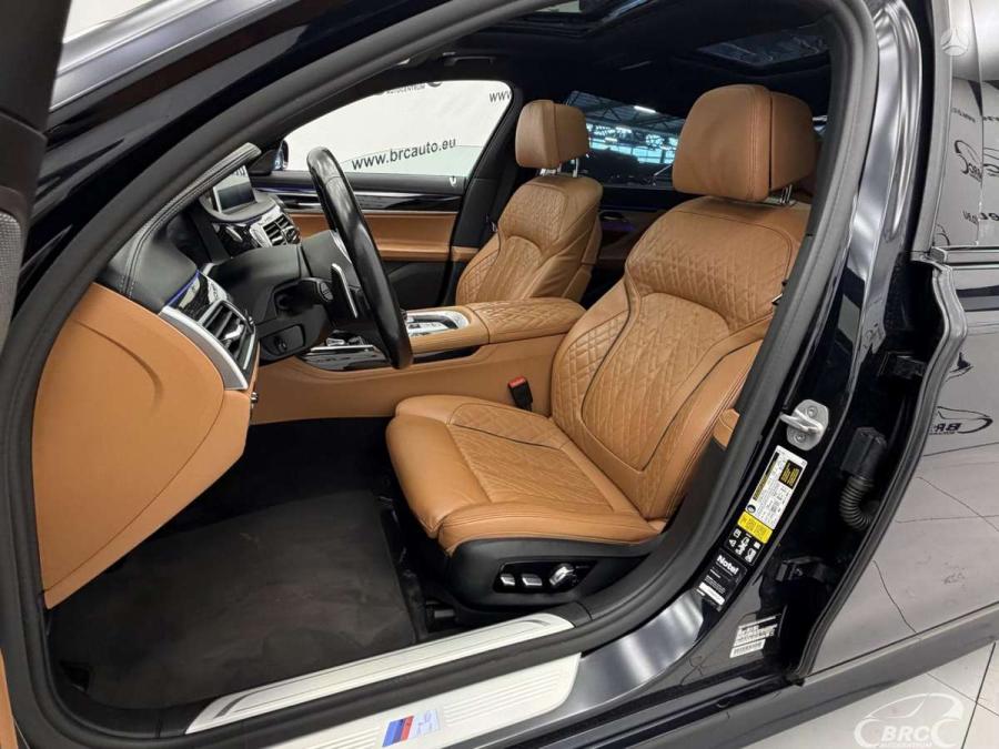 Black BMW 750 2022 in Vilnius, with an engine capacity of 4.40 L and mileage of 76 thousand km for 43900 €, photo 32 on AUTOMOTO.COM.LV