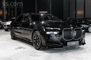 Black BMW 750 2025 in Riga, with an engine capacity of 3.00 L and mileage of 17 thousand km for 121000 €, photo 4 on AUTOMOTO.COM.LV