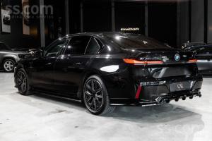 Black BMW 750 2025 in Riga, with an engine capacity of 3.00 L and mileage of 17 thousand km for 121000 €, photo 7 on AUTOMOTO.COM.LV