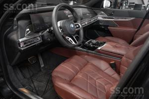 Black BMW 750 2025 in Riga, with an engine capacity of 3.00 L and mileage of 17 thousand km for 121000 €, photo 10 on AUTOMOTO.COM.LV