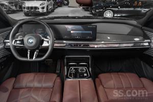 Black BMW 750 2025 in Riga, with an engine capacity of 3.00 L and mileage of 17 thousand km for 121000 €, photo 11 on AUTOMOTO.COM.LV