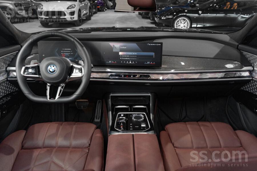 Black BMW 750 2025 in Riga, with an engine capacity of 3.00 L and mileage of 17 thousand km for 121000 €, photo 11 on AUTOMOTO.COM.LV