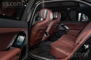 Black BMW 750 2025 in Riga, with an engine capacity of 3.00 L and mileage of 17 thousand km for 121000 €, photo 13 on AUTOMOTO.COM.LV