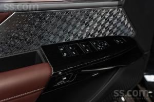 Black BMW 750 2025 in Riga, with an engine capacity of 3.00 L and mileage of 17 thousand km for 121000 €, photo 16 on AUTOMOTO.COM.LV