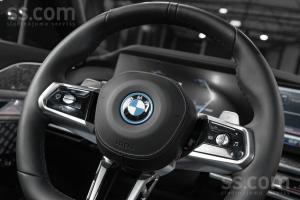 Black BMW 750 2025 in Riga, with an engine capacity of 3.00 L and mileage of 17 thousand km for 121000 €, photo 20 on AUTOMOTO.COM.LV