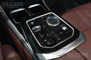 Black BMW 750 2025 in Riga, with an engine capacity of 3.00 L and mileage of 17 thousand km for 121000 €, photo 29 on AUTOMOTO.COM.LV