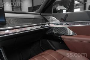 Black BMW 750 2025 in Riga, with an engine capacity of 3.00 L and mileage of 17 thousand km for 121000 €, photo 30 on AUTOMOTO.COM.LV
