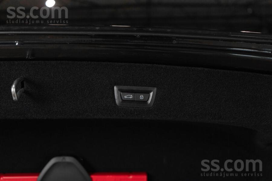 Black BMW 750 2025 in Riga, with an engine capacity of 3.00 L and mileage of 17 thousand km for 121000 €, photo 32 on AUTOMOTO.COM.LV