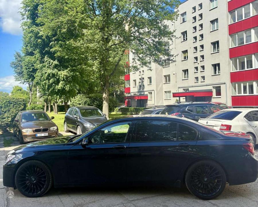 Zils BMW 750 2014 Kauņa, ar dzinēja tilpumu 4.40 L un nobraukumu 181 tūkst. km par 12800 €, foto 6 vietnē AUTOMOTO.COM.LV