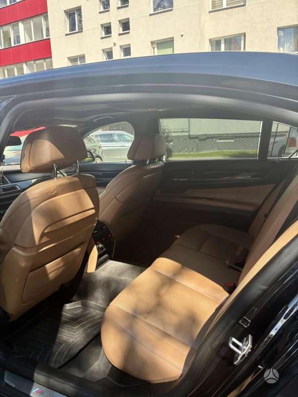 Blue BMW 750 2014 in Kaunas, with an engine capacity of 4.40 L and mileage of 181 thousand km for 12800 €, photo 9 on AUTOMOTO.COM.LV