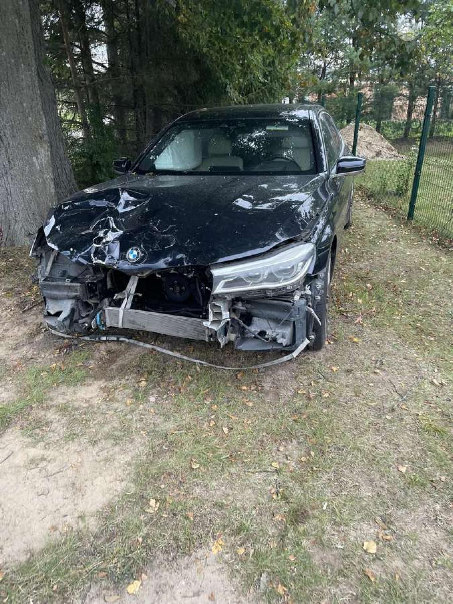 Zils BMW 750 2017 Kauņa, ar dzinēja tilpumu 4.40 L un nobraukumu 230 tūkst. km par 7500 €, foto 1 vietnē AUTOMOTO.COM.LV